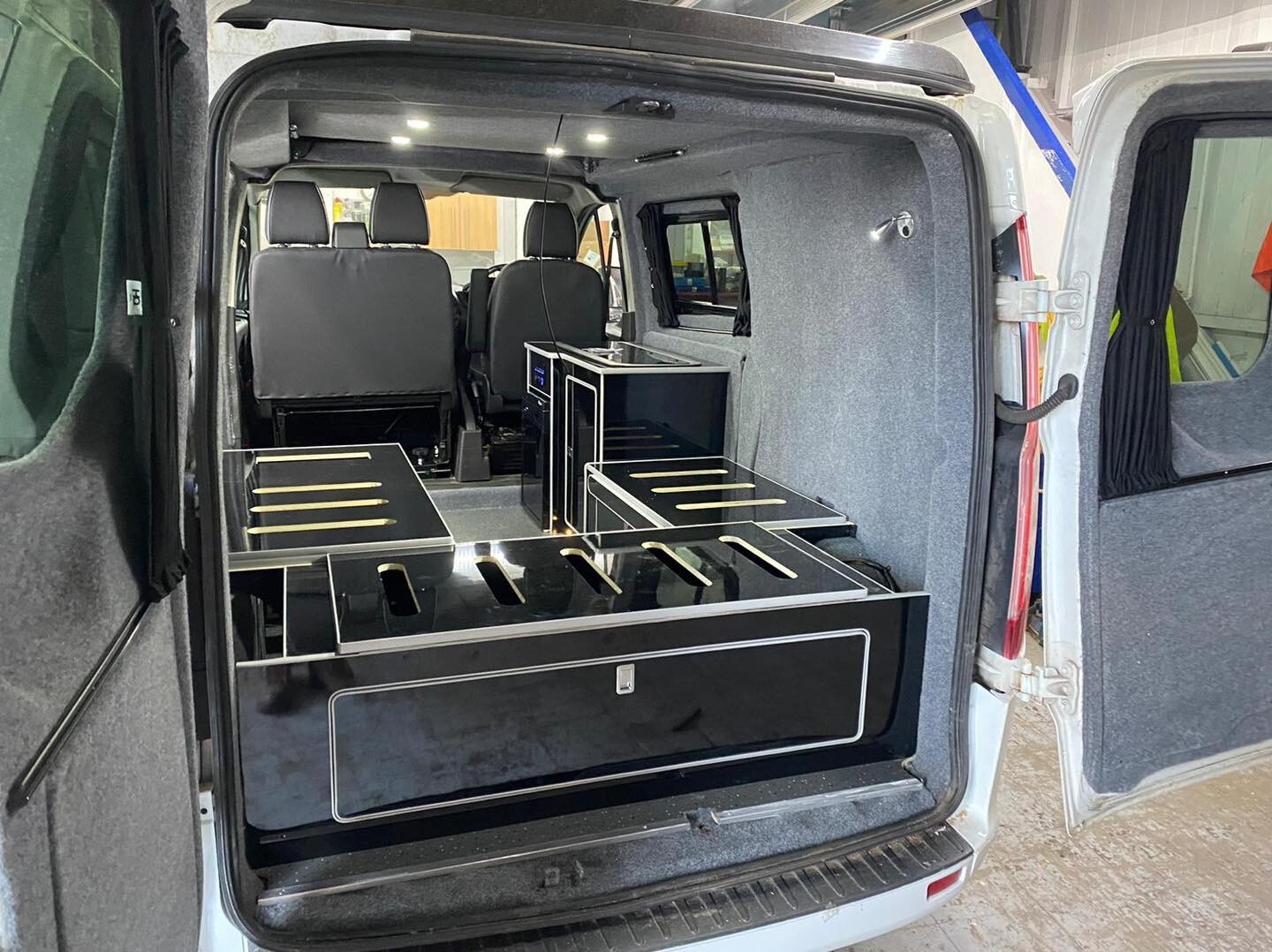 U Shaped Assembled Transit Custom SWB Furniture Campervan Unit ...