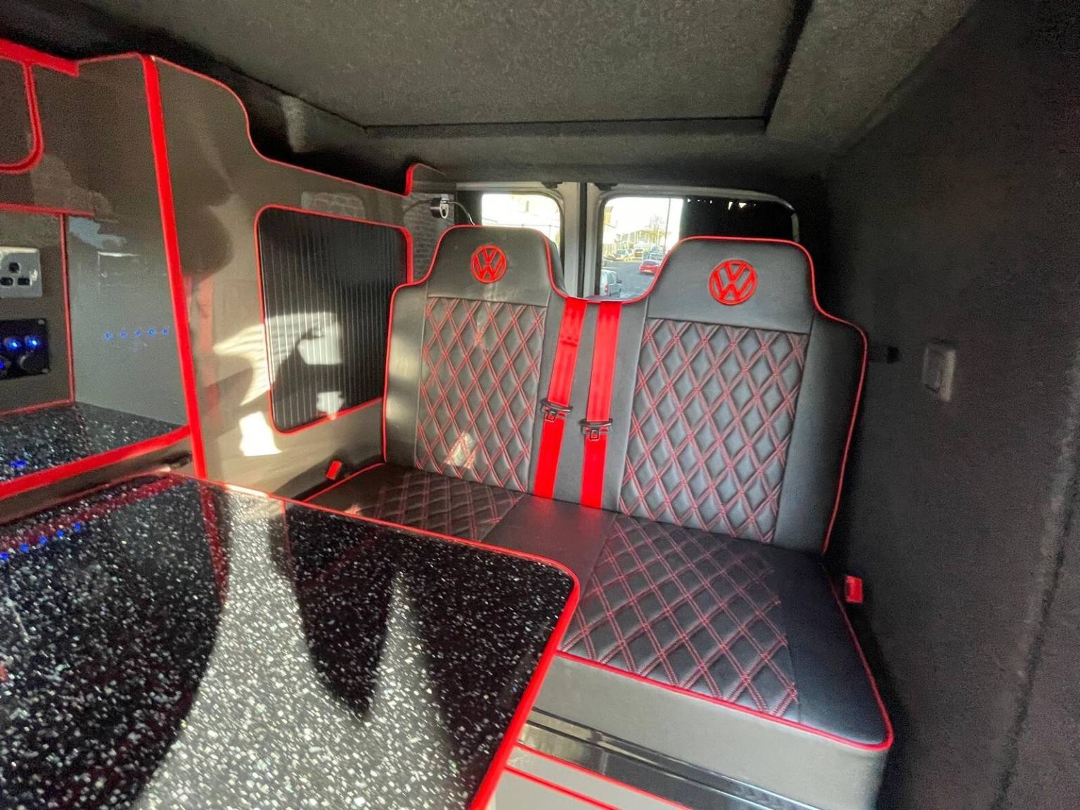 Lusso Campers - VW T5/T6 SWB Assembled Furniture Kit & Rock & Roll Bed ...
