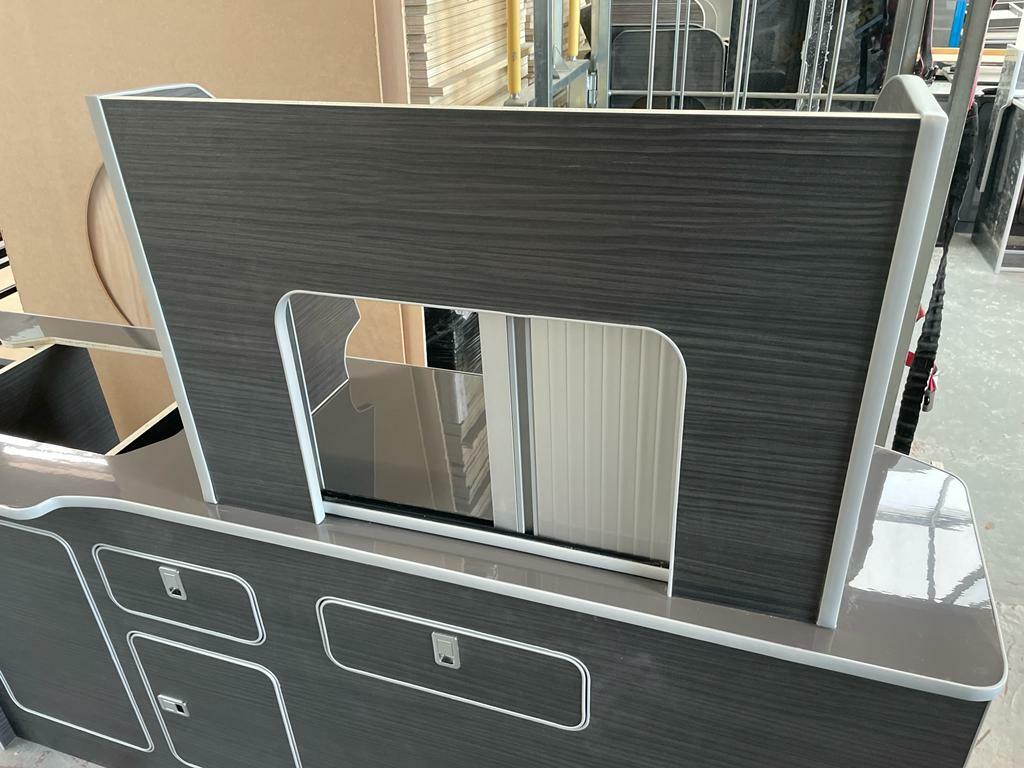 Assembled Nissan Elgrand Toyota Alphard Lightweight Furniture Camper ...