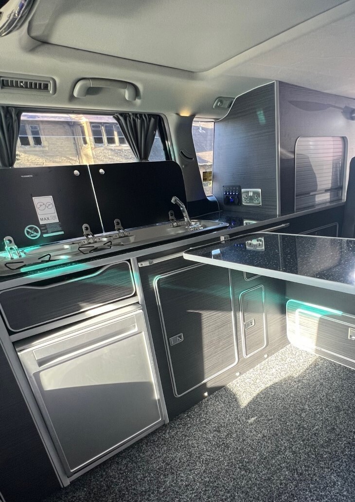 Assembled Nissan Elgrand Toyota Alphard Lightweight Furniture Camper ...